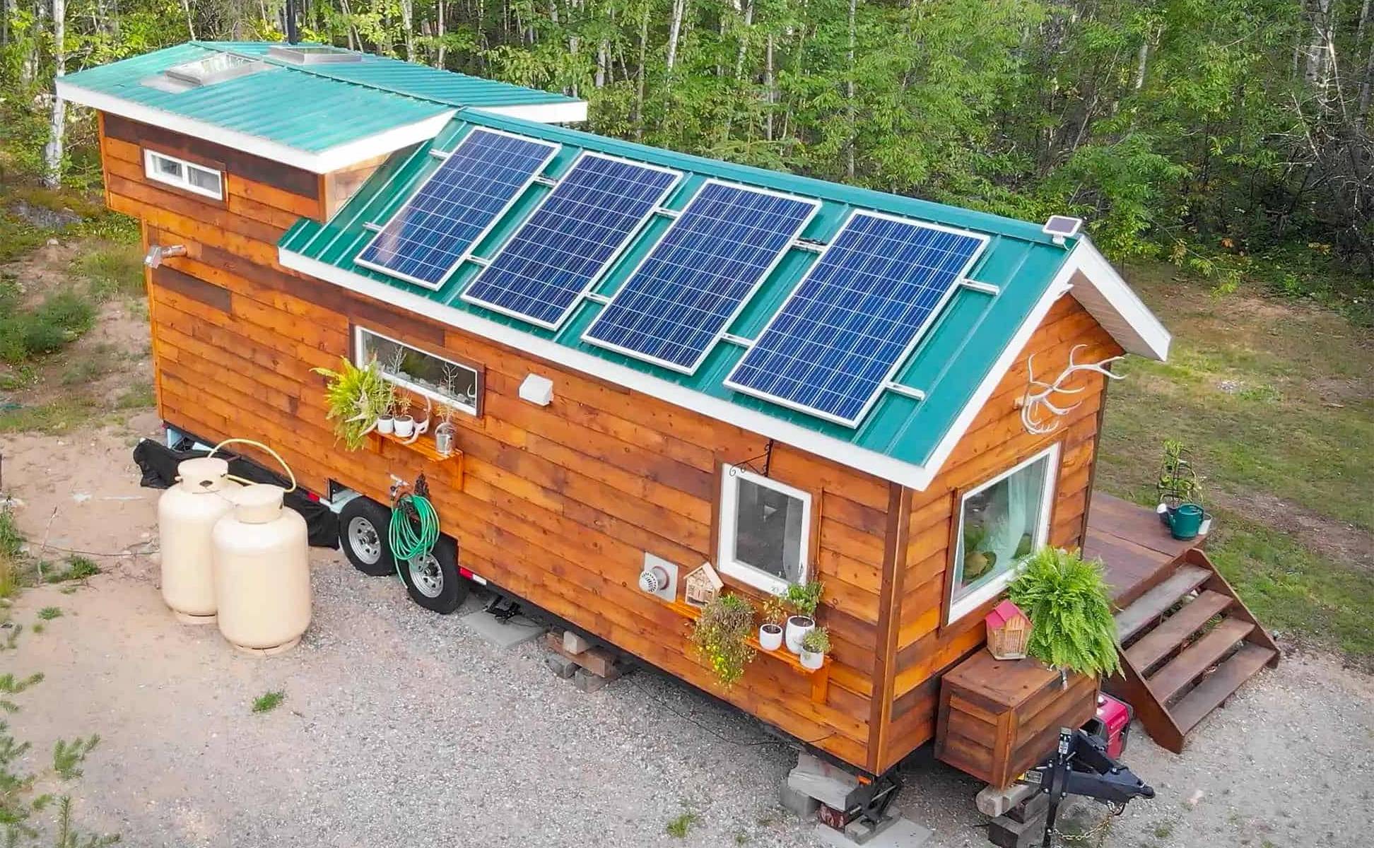 Solar Energy Off-Grid: Guide to Living with Renewable Energy
